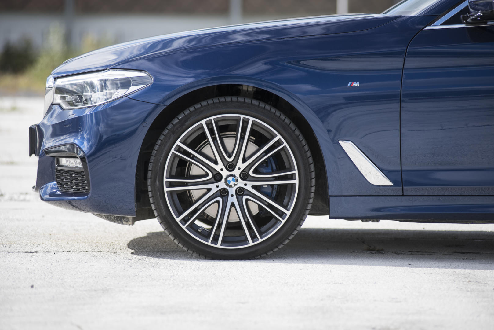 Vergleichstest: BMW 530d Touring vs. Volvo V90 D4 – autofilou