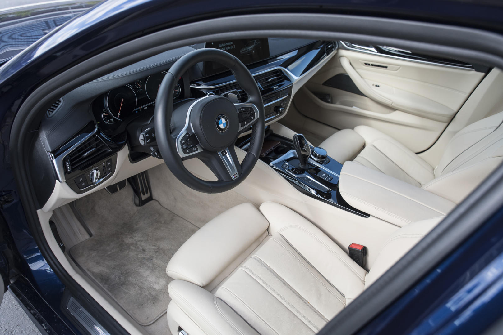 Vergleichstest: BMW 530d Touring vs. Volvo V90 D4 – autofilou