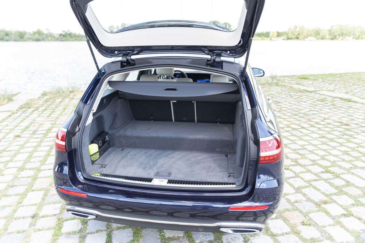 Mercedes E Klasse Hybrid Kofferraum