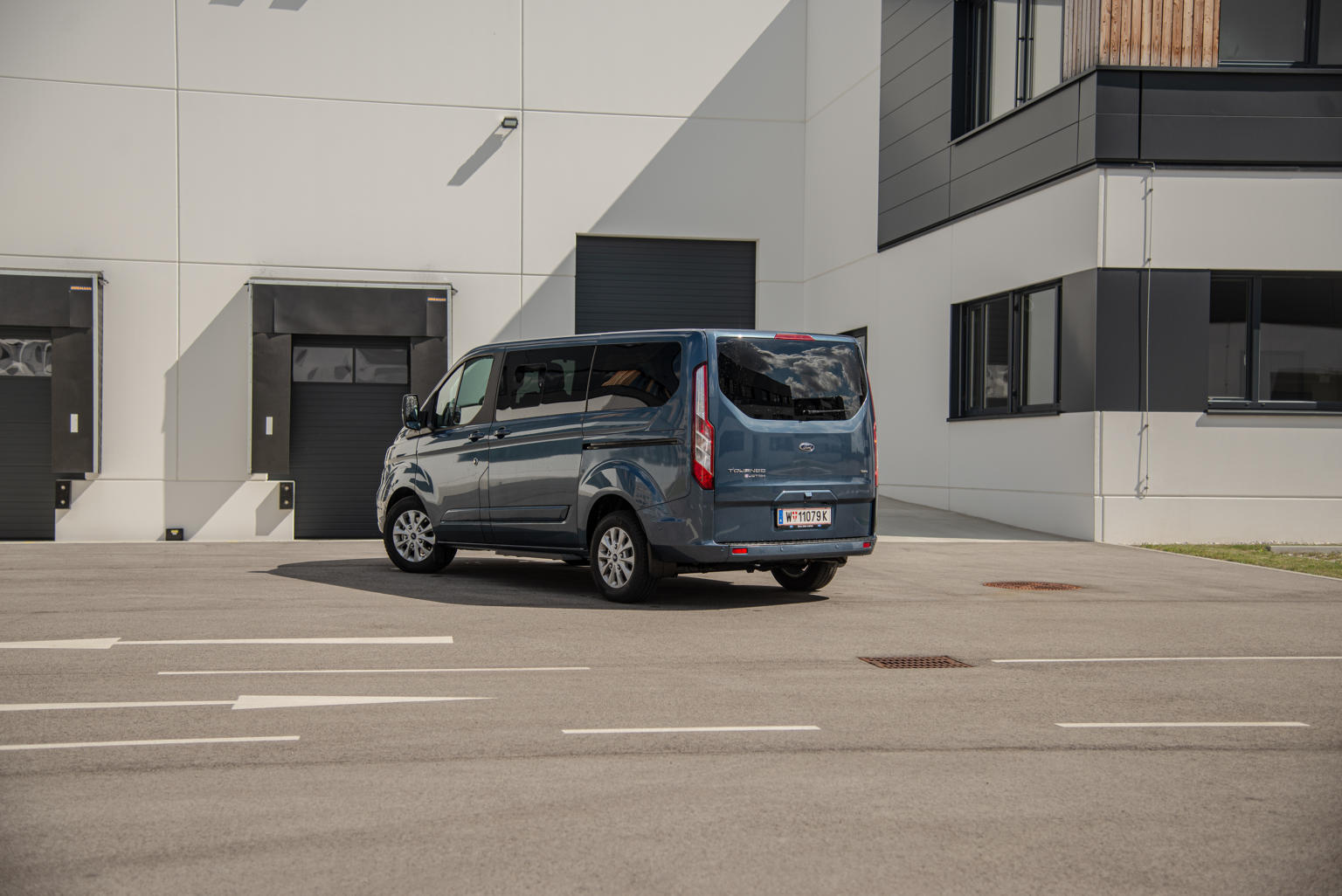 Der Ford Tourneo Custom (320 L1) PHEV 1,0 EcoBoost im Test! – autofilou