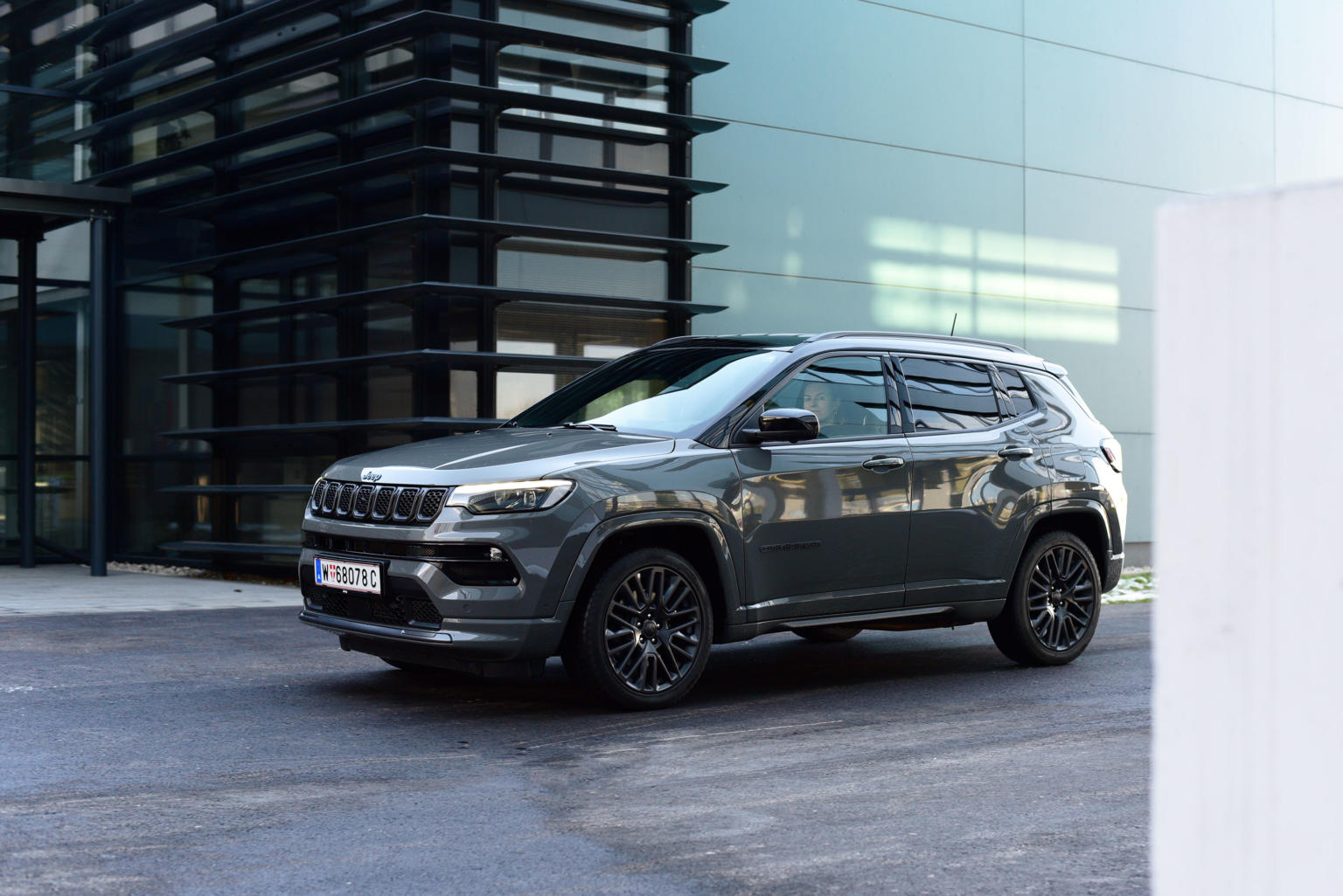 Der Jeep® Compass S 1.3 PHEV 240 PS AT 4xe im Test! – autofilou