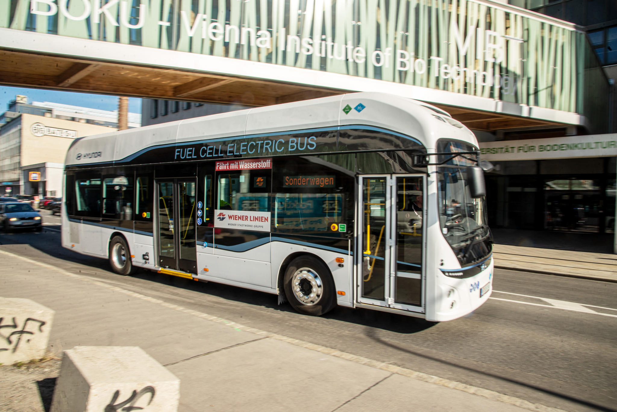 Unterwegs mit dem Hyundai ELEC CITY Fuel Cell Bus! – autofilou