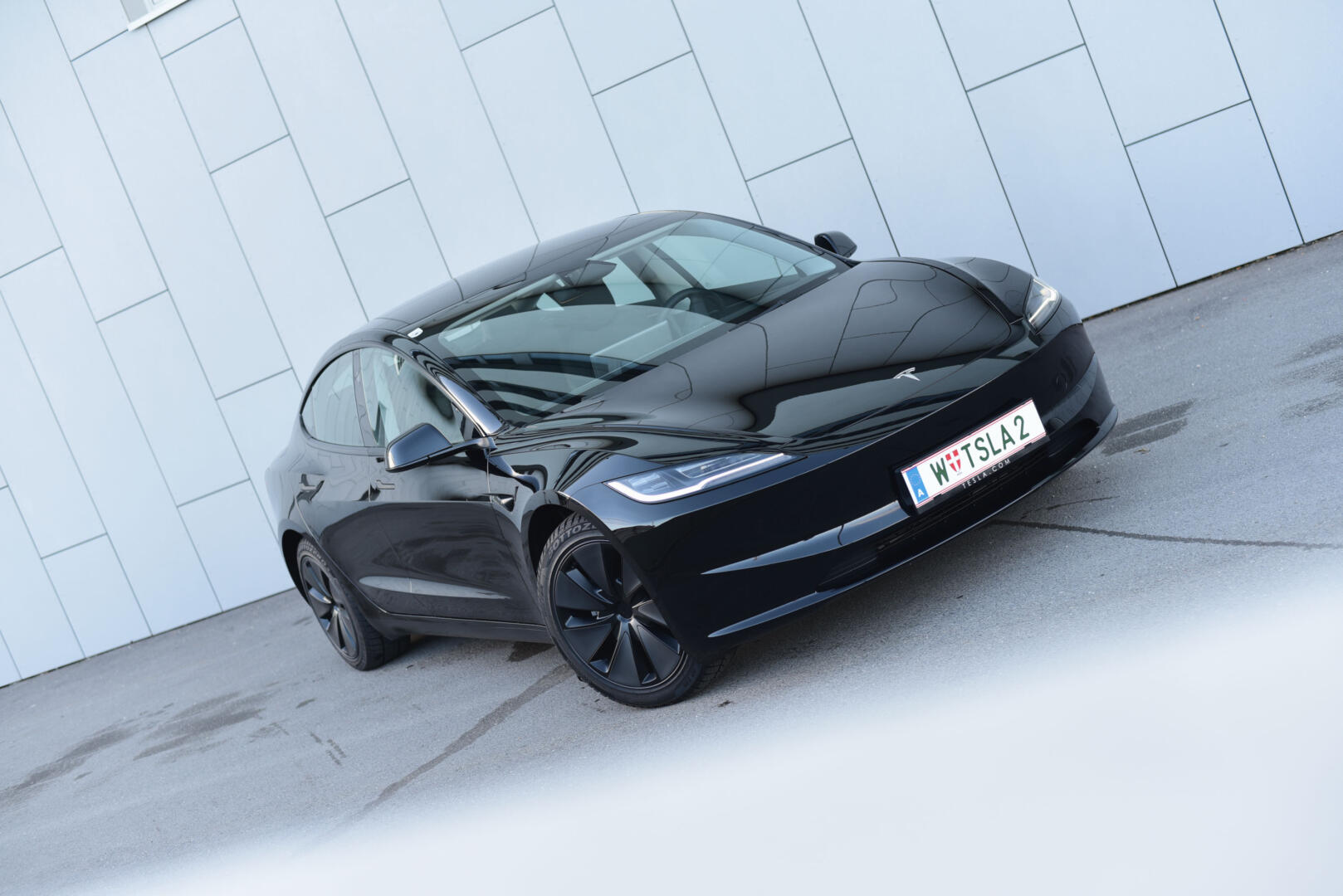 Tesla Lang Und Schwarz