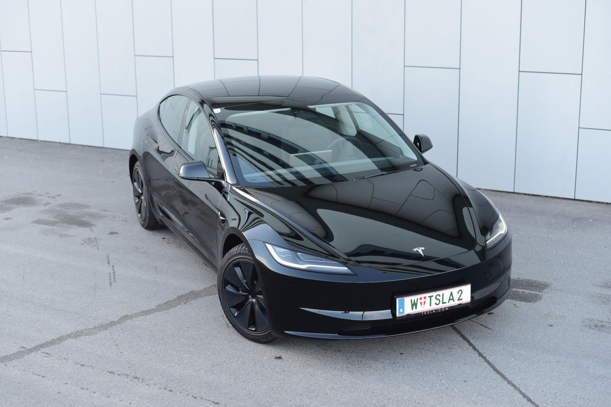 Stilvolle Tesla Model 3 Schwarz Fotos